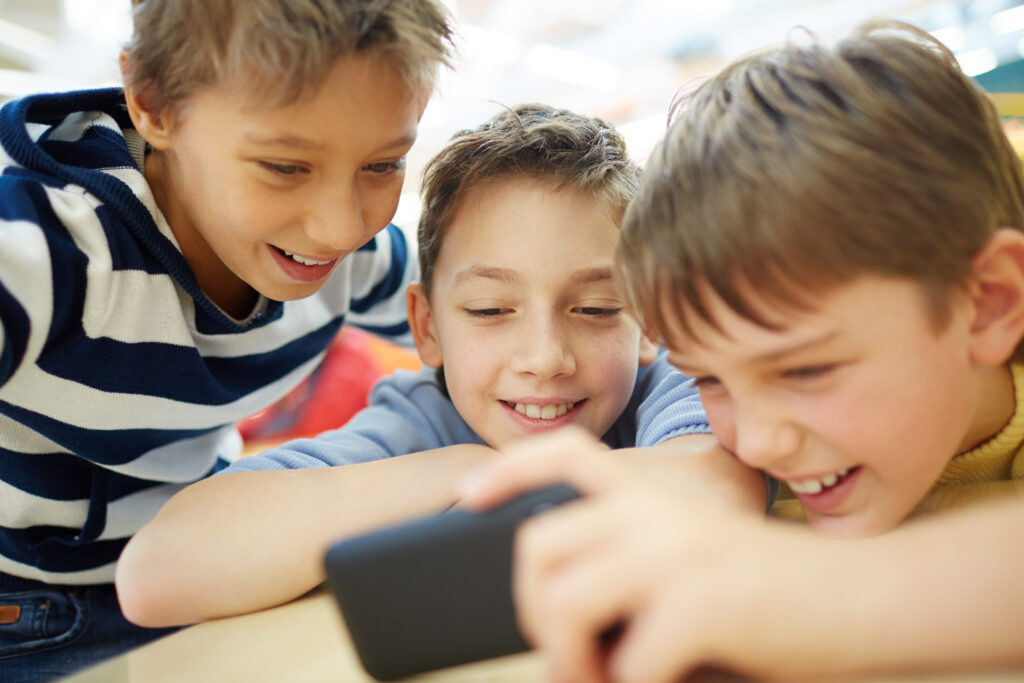 Summer screen time rules for kids | Expert Tips to Implement
